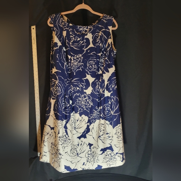 Taylor | Dresses | Blue And White Floral Fit Flare Dess | Poshmark